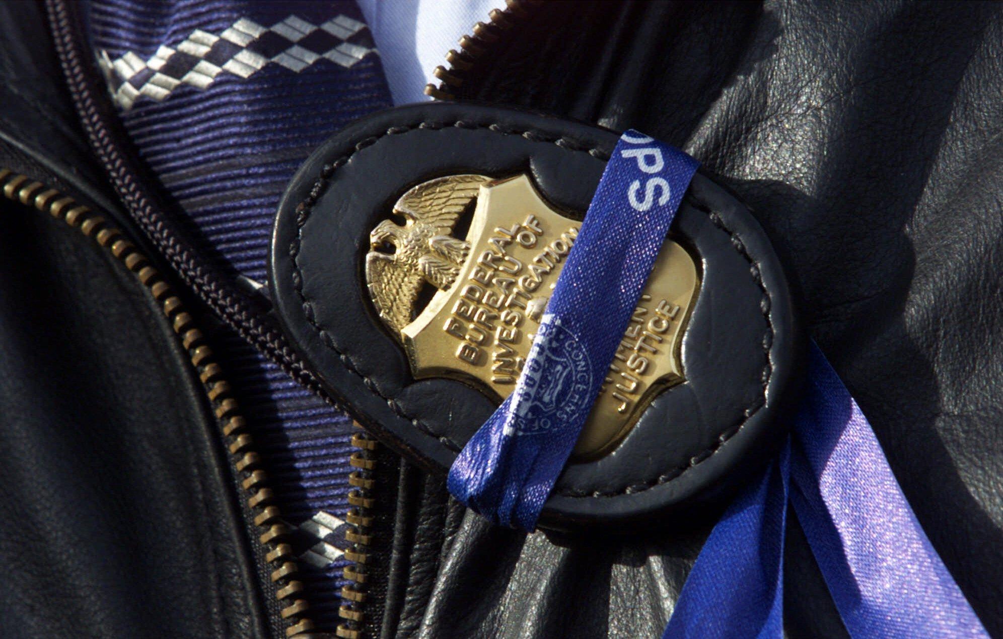Man Pleads Guilty To Using Fake FBI Badge In Seattle Robbery The 